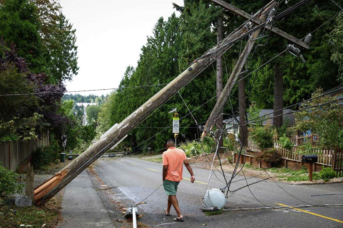 Rare August windstorm hits Seattle