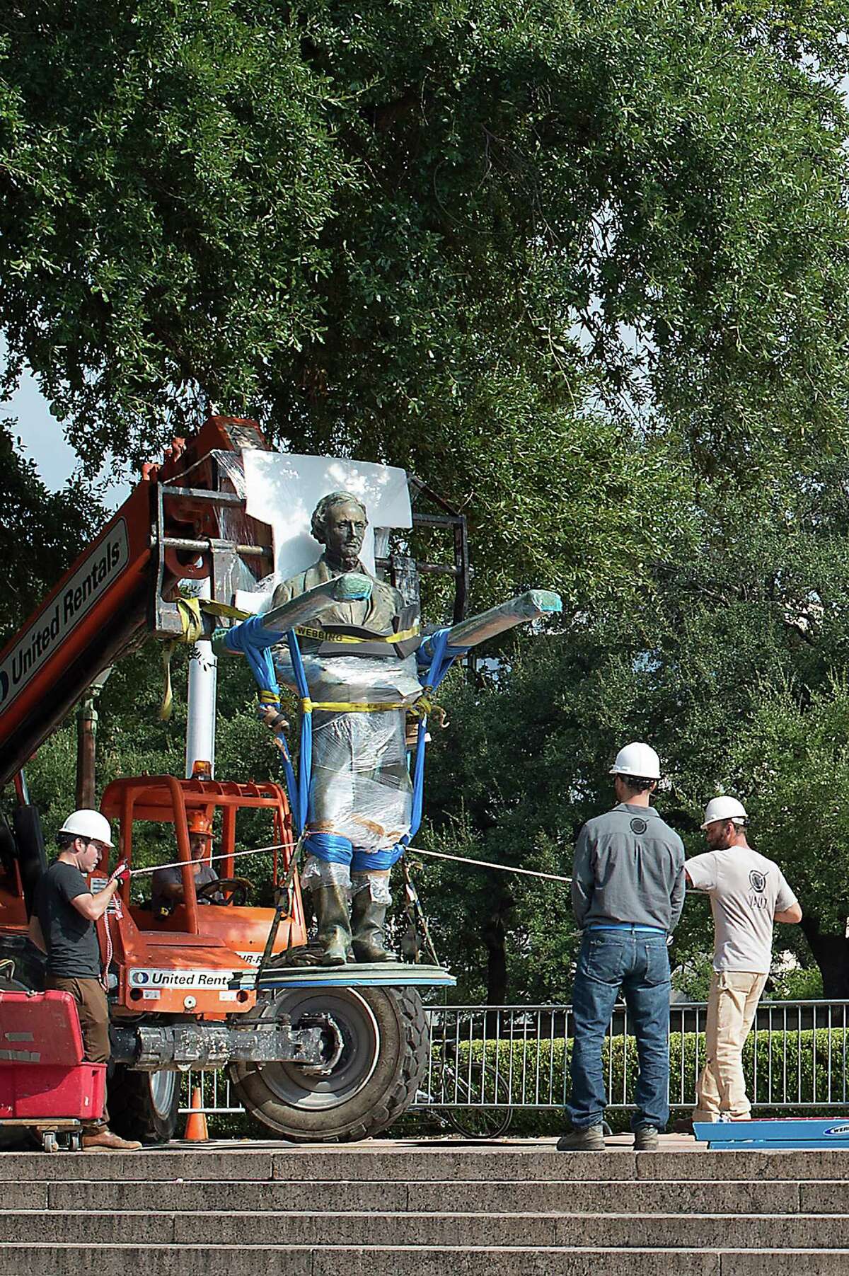 Davis statue comes down