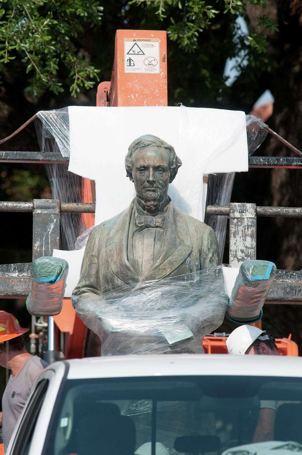 Davis statue comes down