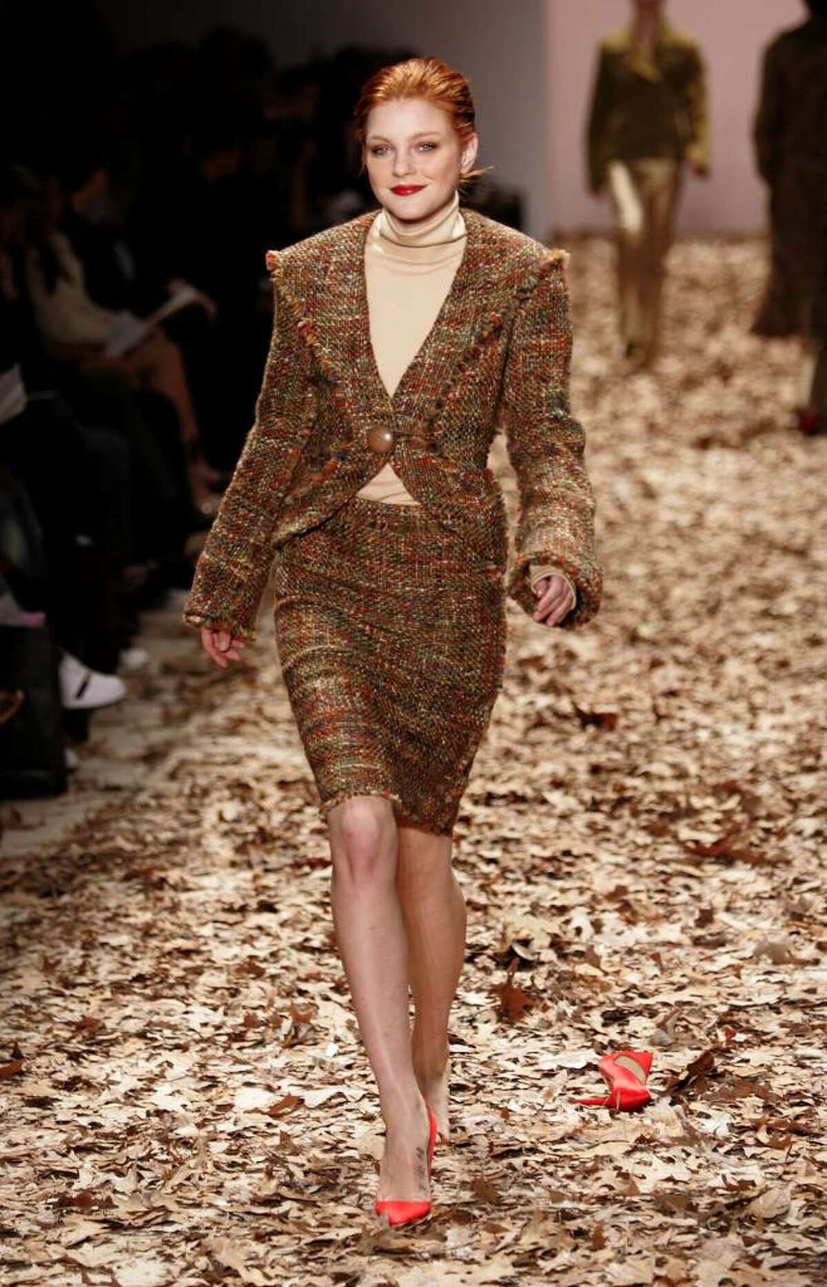 Slideshow: Clumsy models stumbling around on the runway
