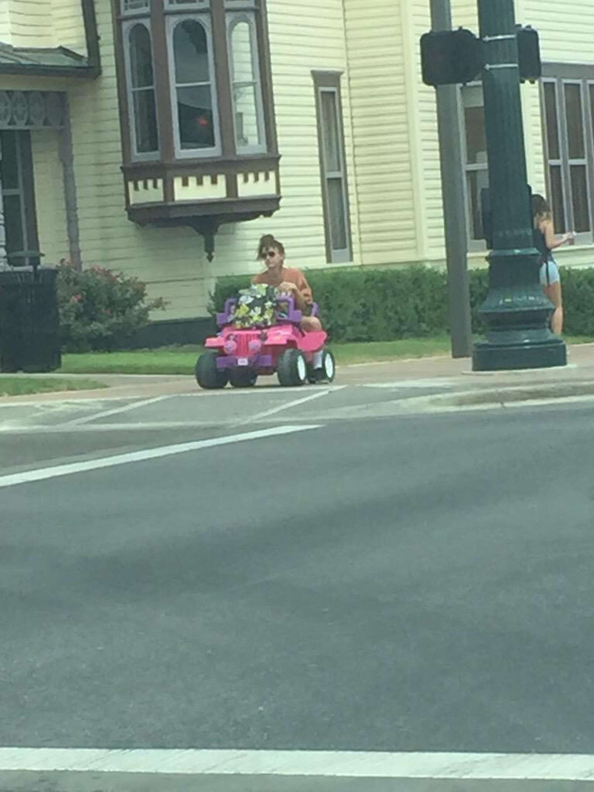 Texas State student rides her Barbie Jeep around campus after DWI ...