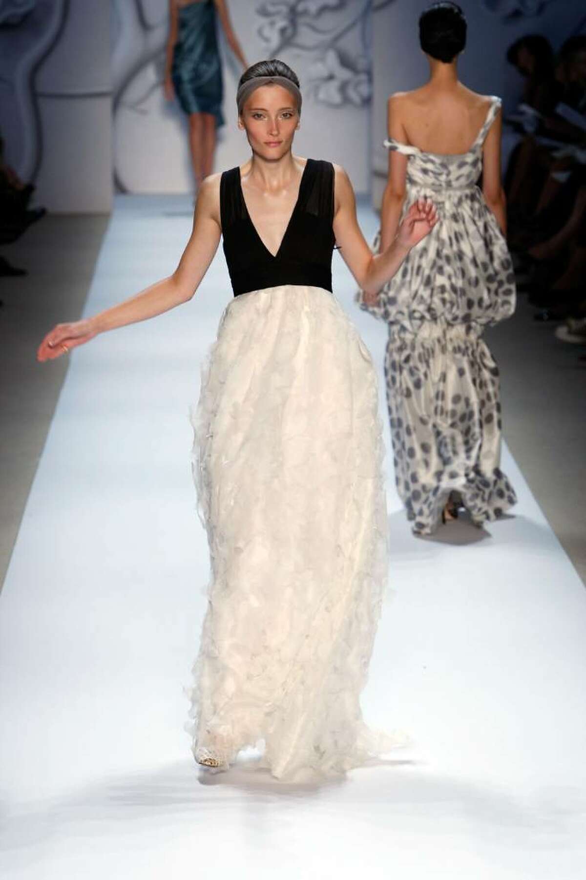 Slideshow: Clumsy models stumbling around on the runway