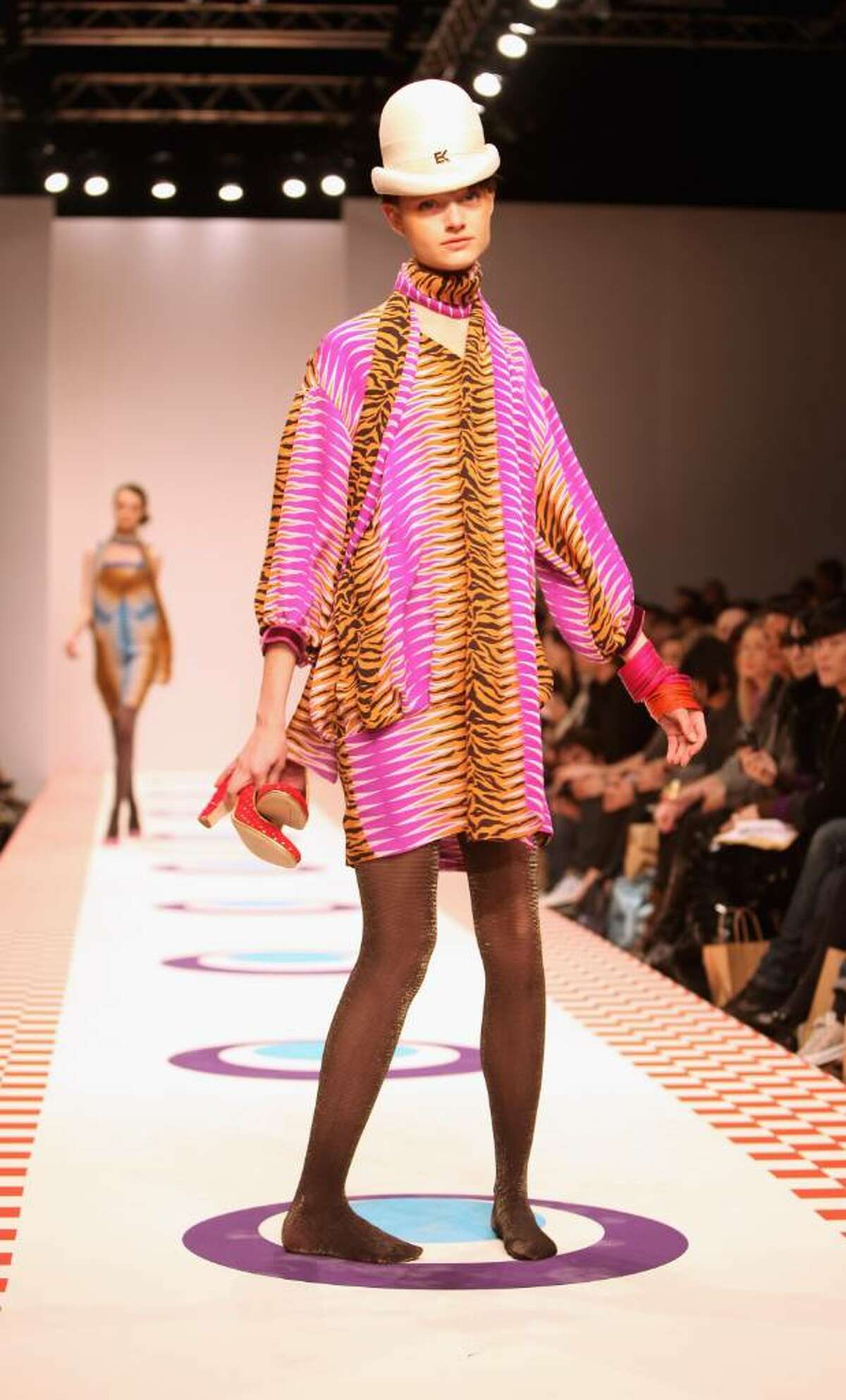 Slideshow: Clumsy models stumbling around on the runway