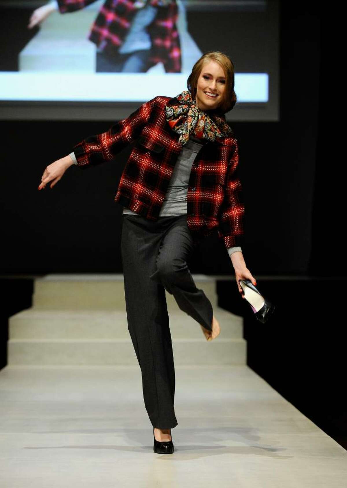 Slideshow: Clumsy models stumbling around on the runway