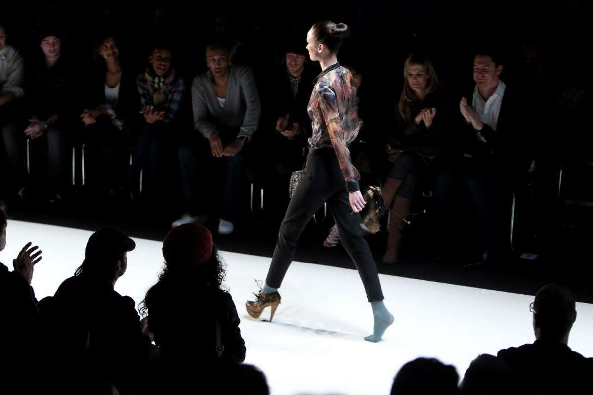 Slideshow: Clumsy models stumbling around on the runway