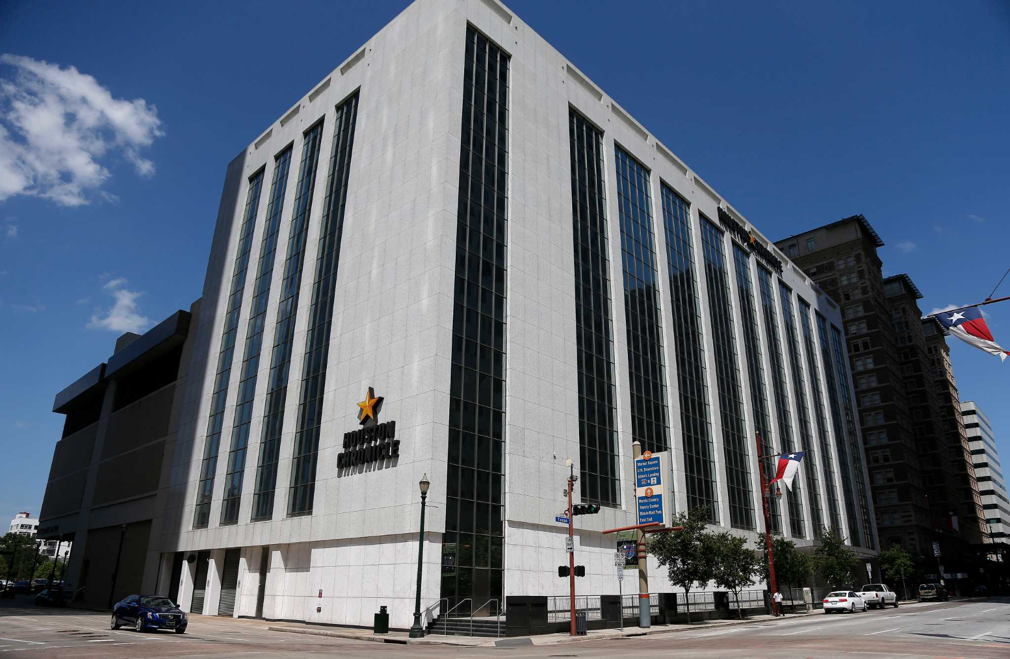 Hines has contract to purchase Chronicle building