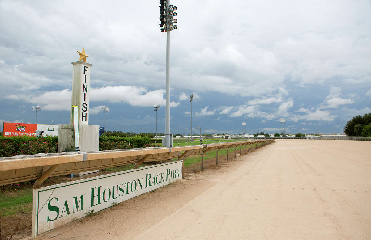 Sam Houston Race Park closing