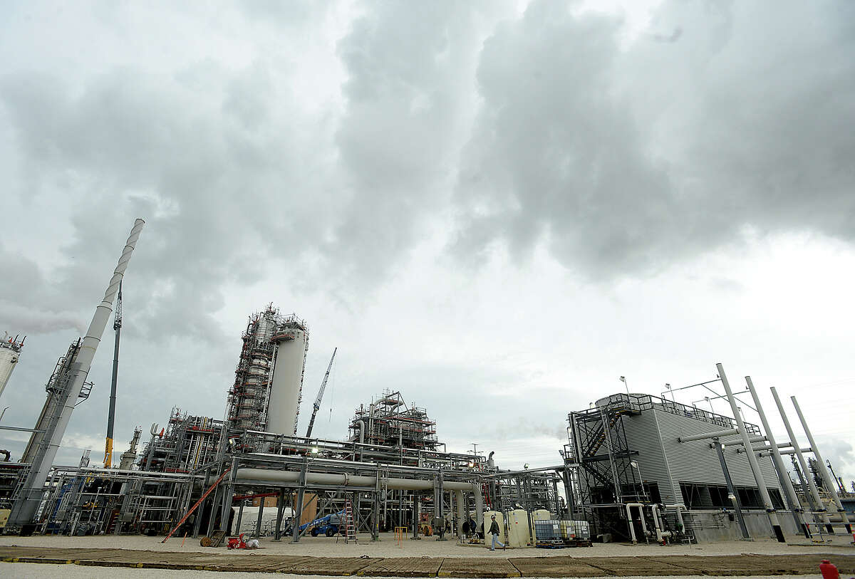 Huntsman urges trade talks during US Rep's visit to plant