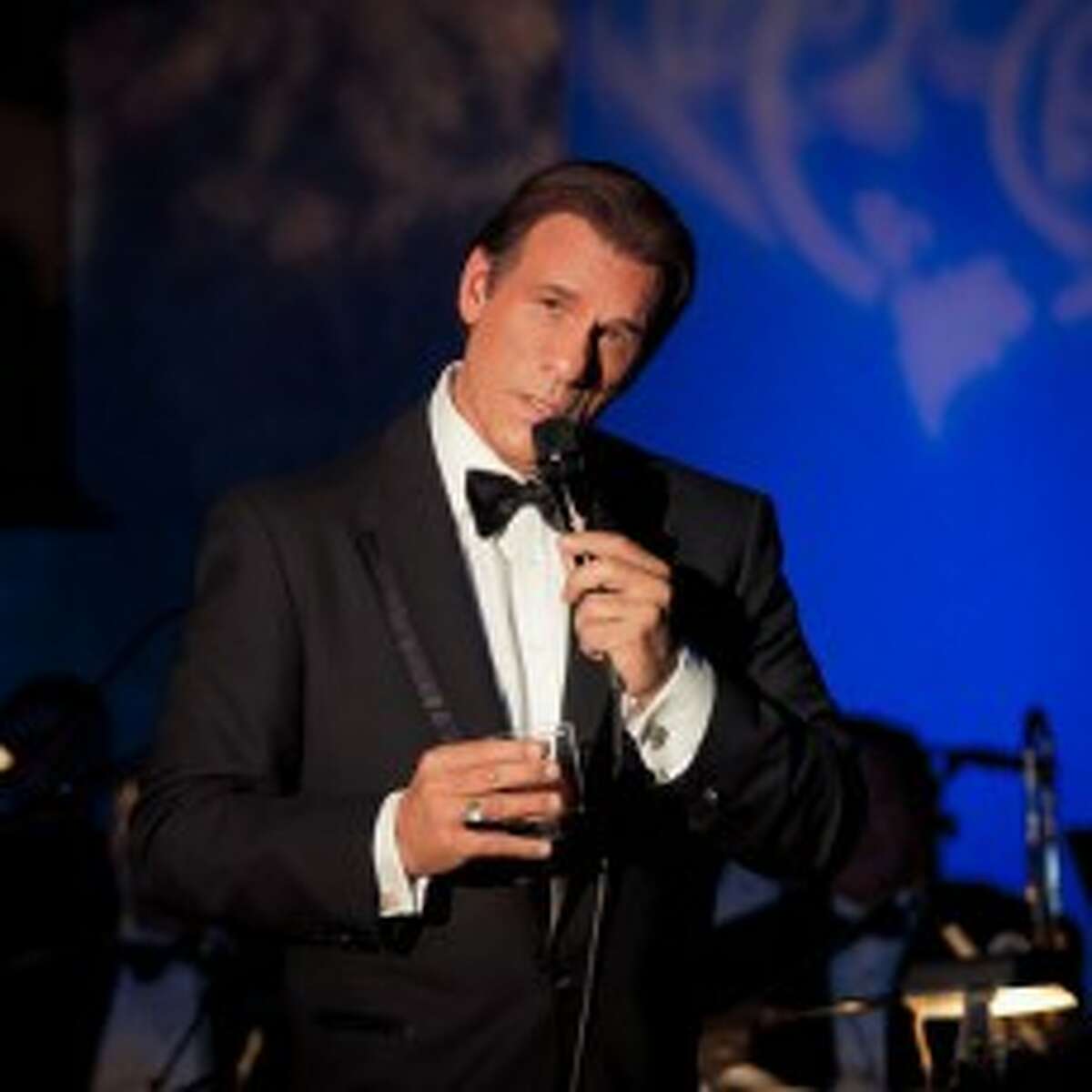 Actor Robert Davi sings Sinatra at Foxwoods