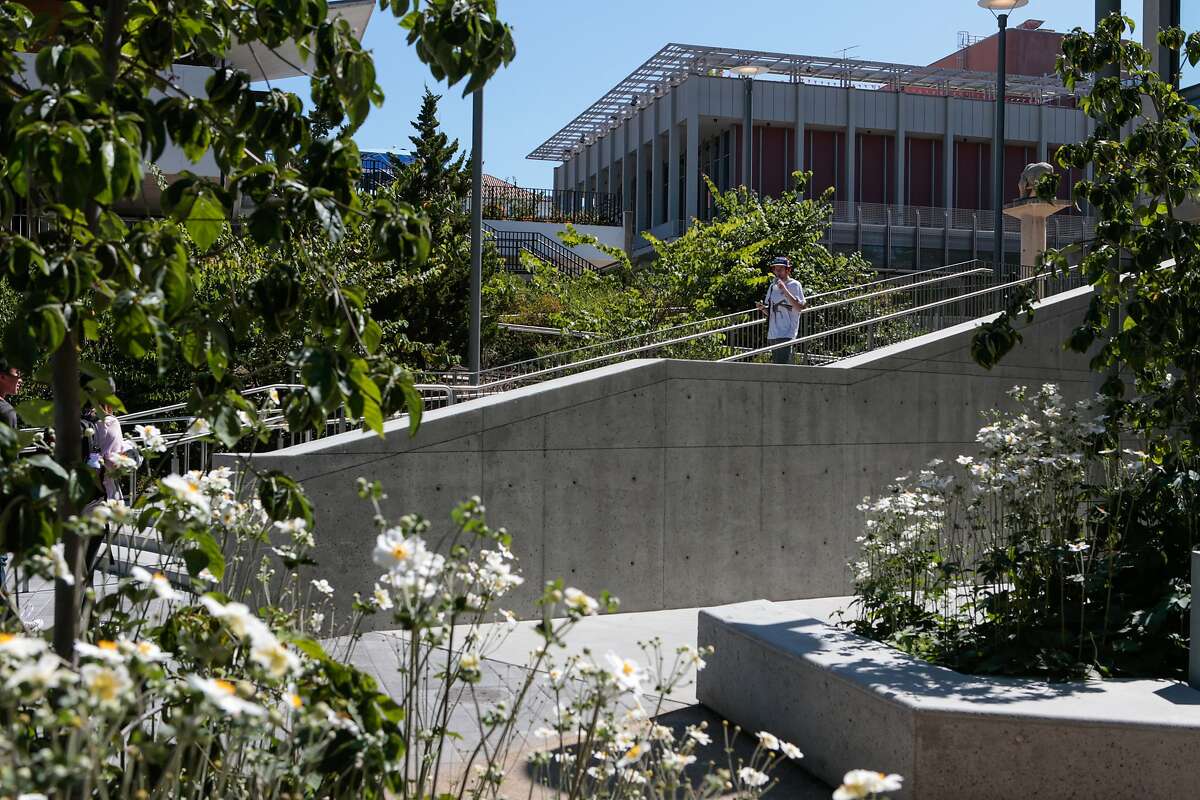 At UC Berkeley, once out-of-fashion Lower Sproul Plaza gets a remodel