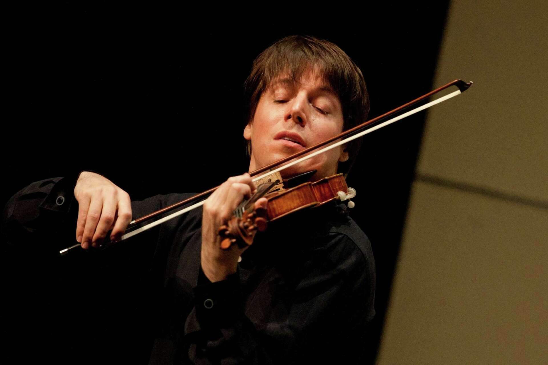 Violinist Joshua Bell to perform 'West Side Story Suite'