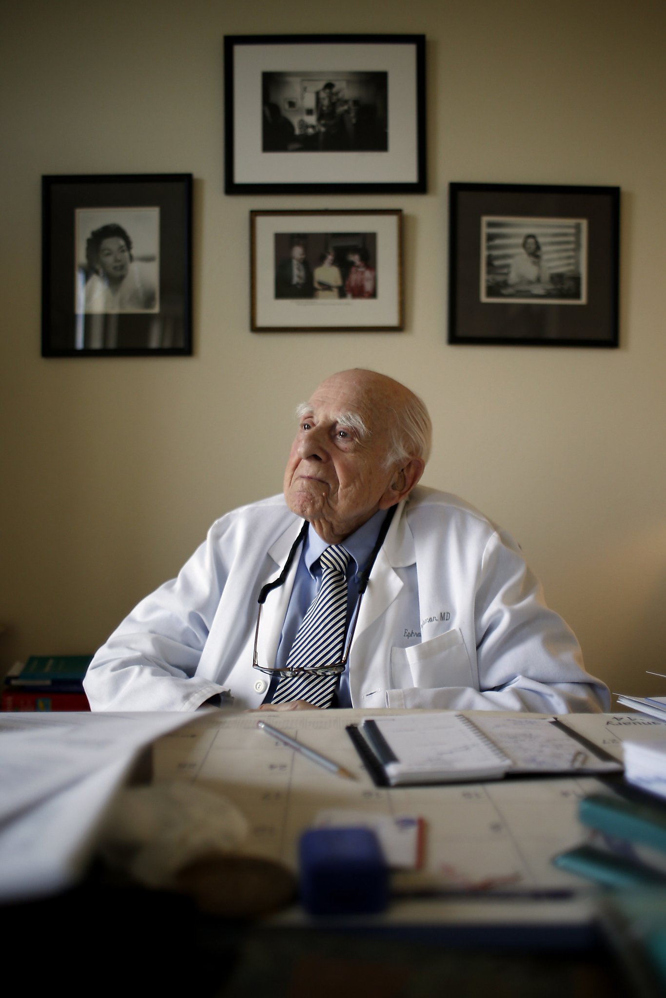 Eph Engleman, violinist and rheumatologist, dies at desk at 104