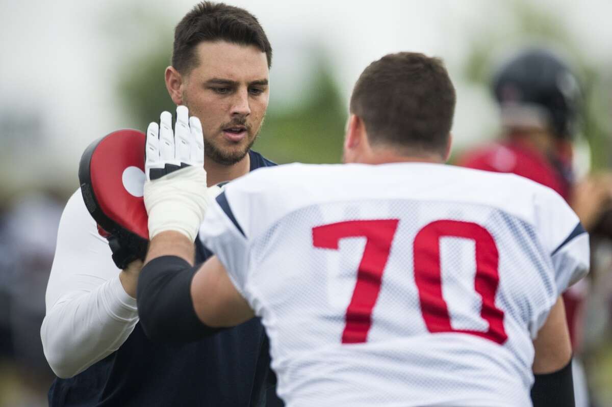 Texans re-signing offensive lineman Jeff Adams