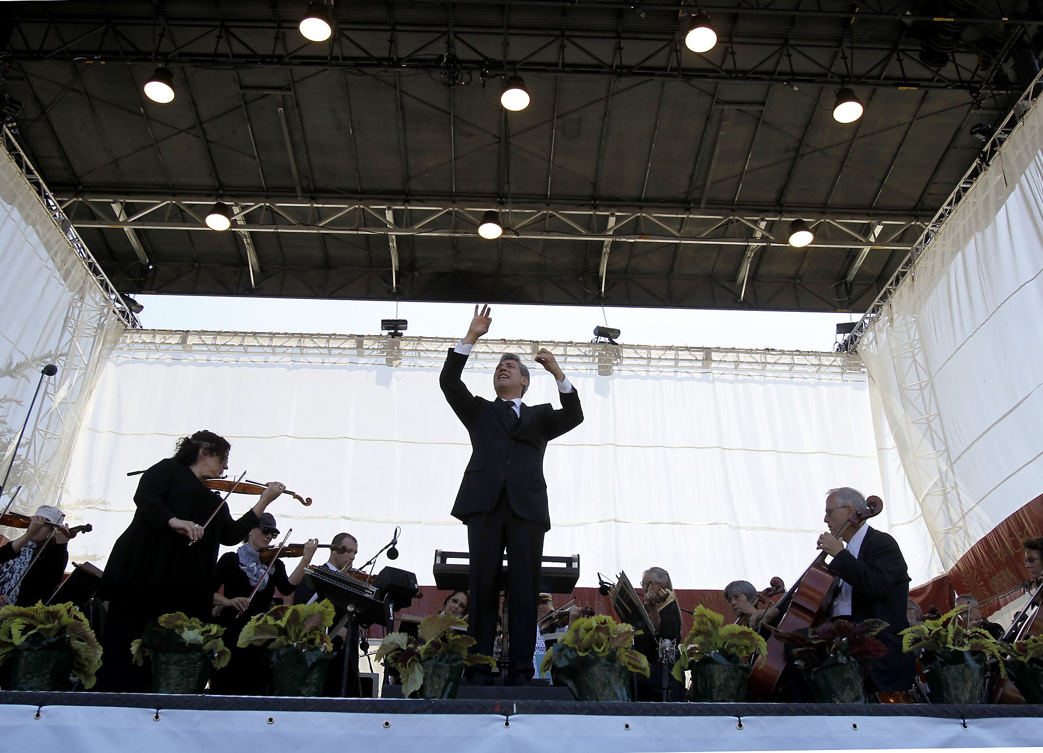 Opera’s in the air for arts season opening weekend