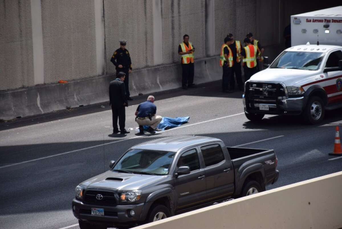 Man jumps to death from Loop 1604 flyover onto U.S. 281 in San Antonio
