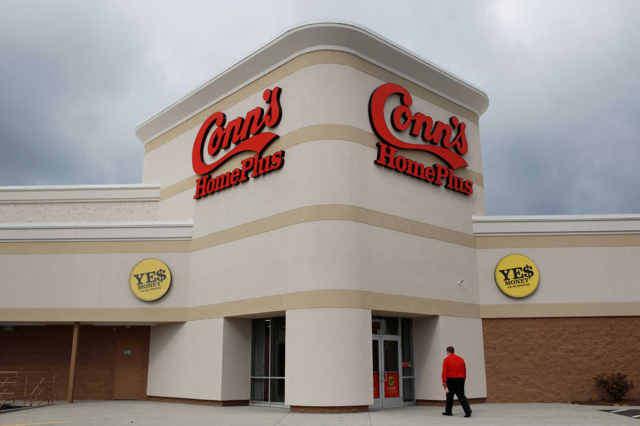 Conn's names new CEO, continues to address credit woes