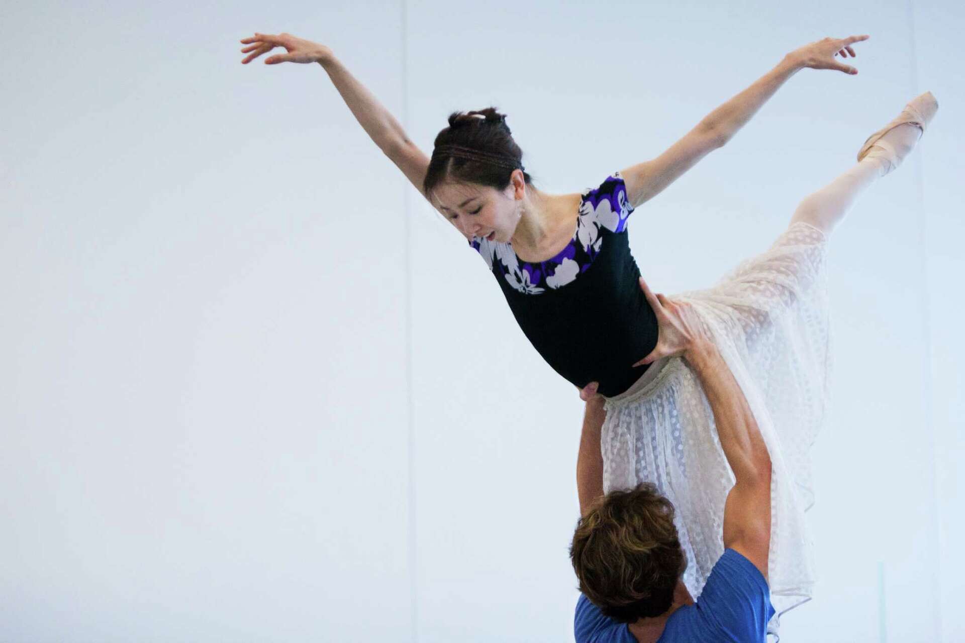 Leg up for elite dancers might lead to later problems