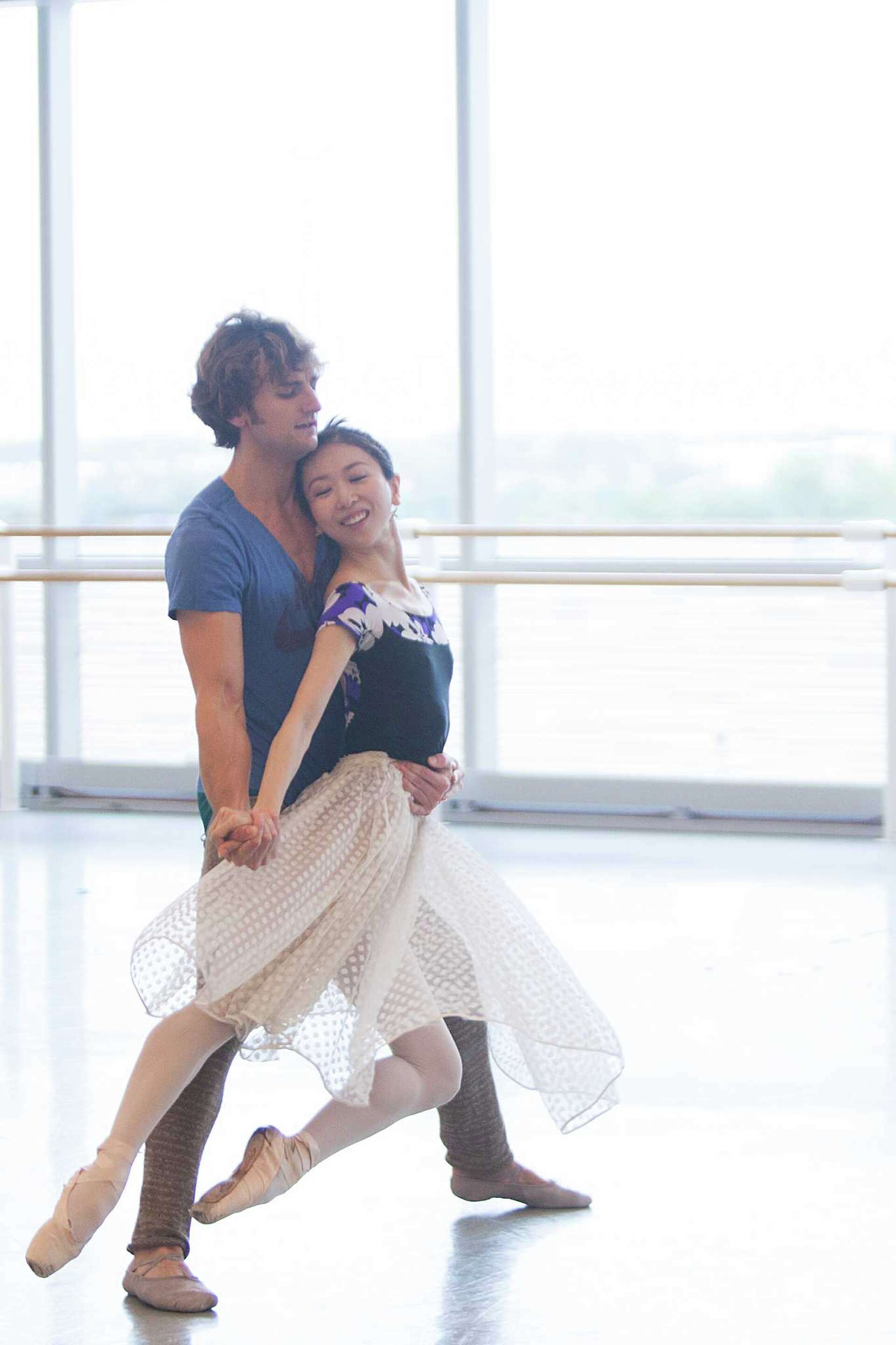 Leg up for elite dancers might lead to later problems