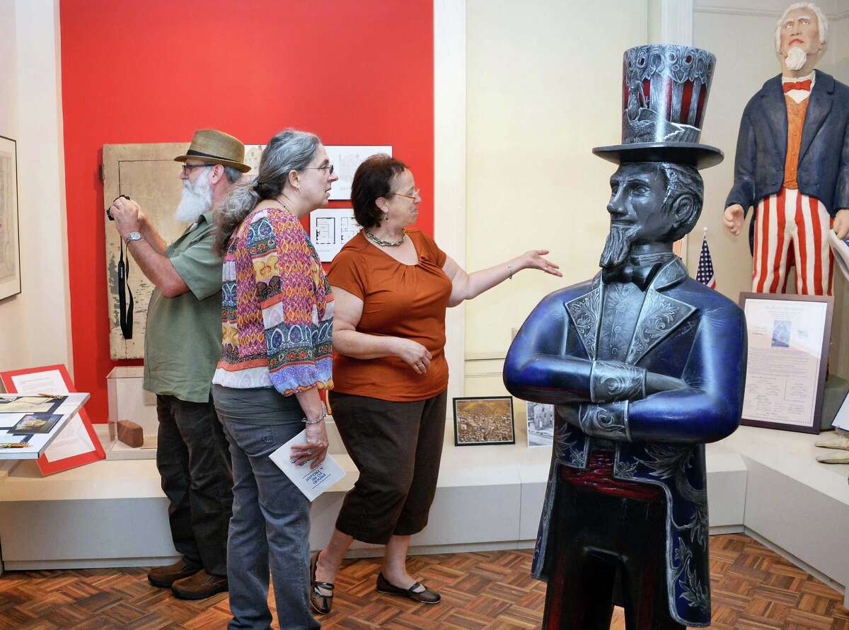 'Uncle Sam' Wilson's descendant tours exhibit