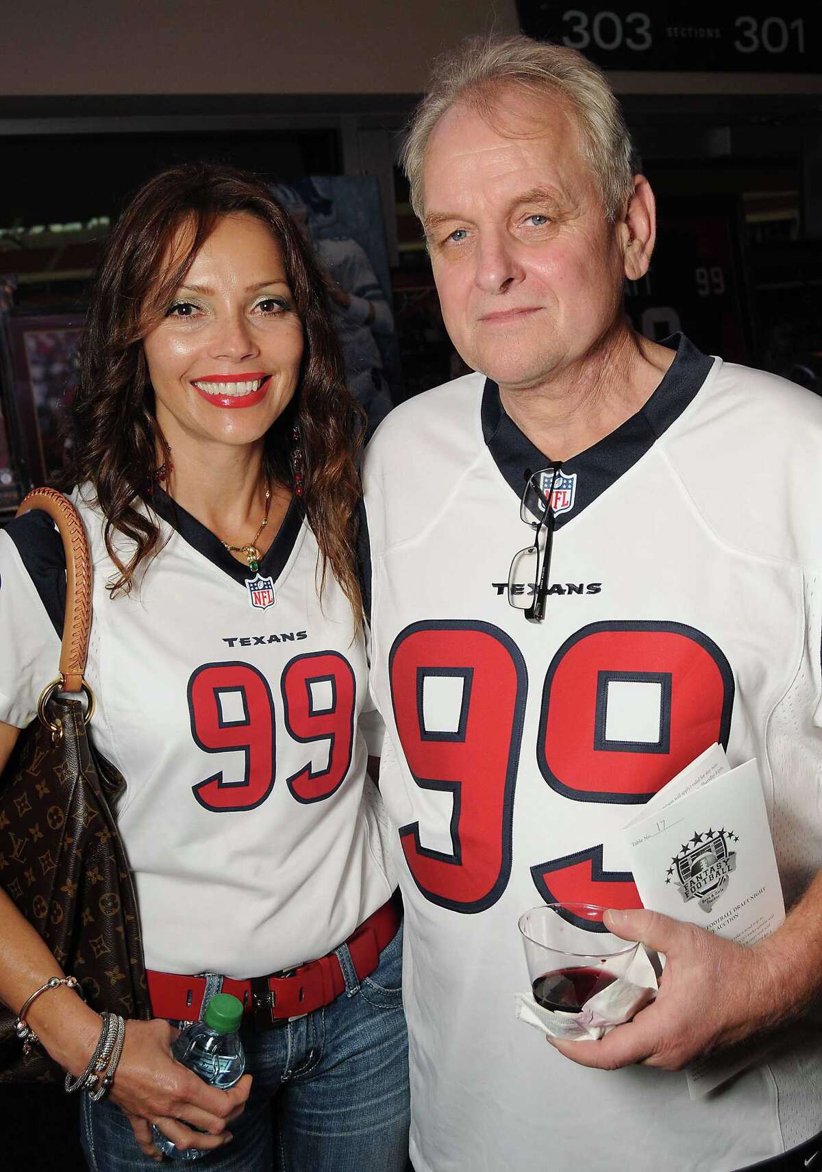 Sold-out crowd fills NRG Stadium for fantasy football draft