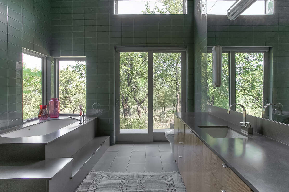 Wal-Mart family's 1,460-acre Rocking W. Ranch near Fort Worth sold to ...