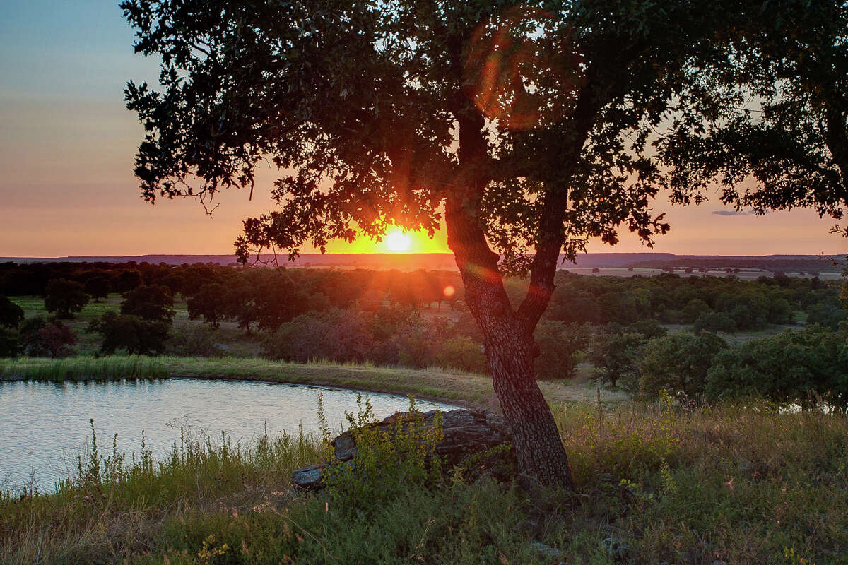 Wal-Mart family's 1,460-acre Rocking W. Ranch near Fort Worth sold to ...