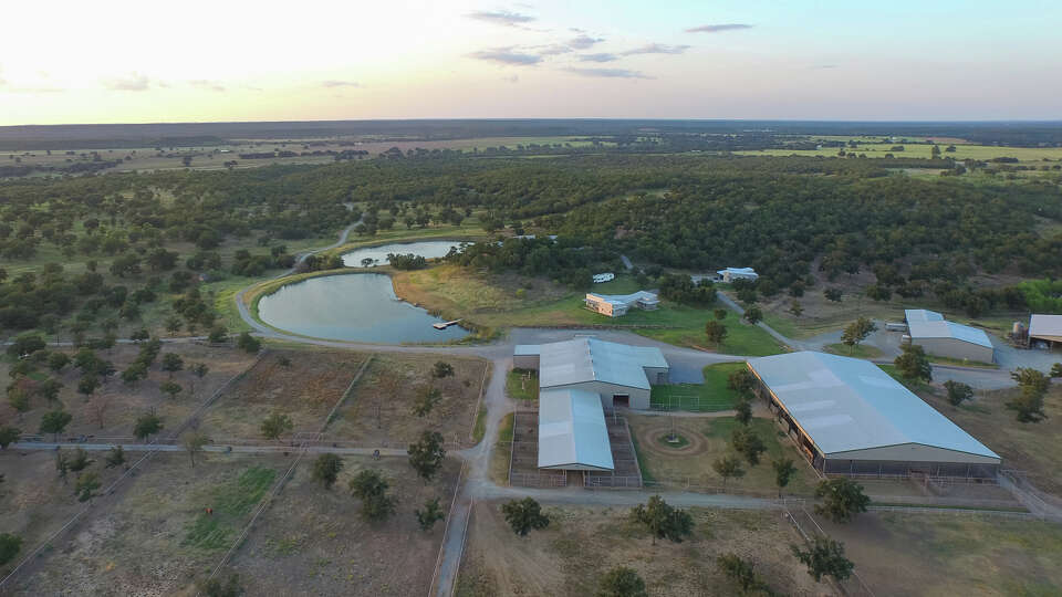 Wal-Mart family's 1,460-acre Rocking W. Ranch near Fort Worth sold to ...
