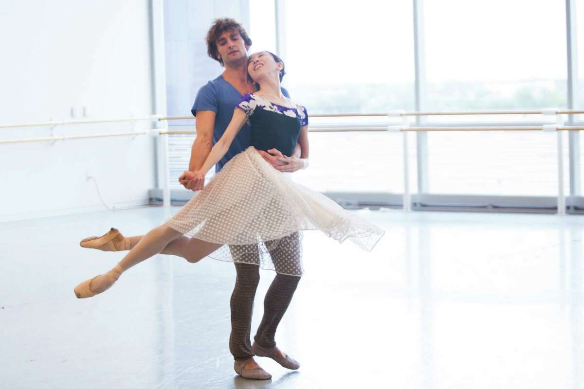 Leg up for elite dancers might lead to later problems