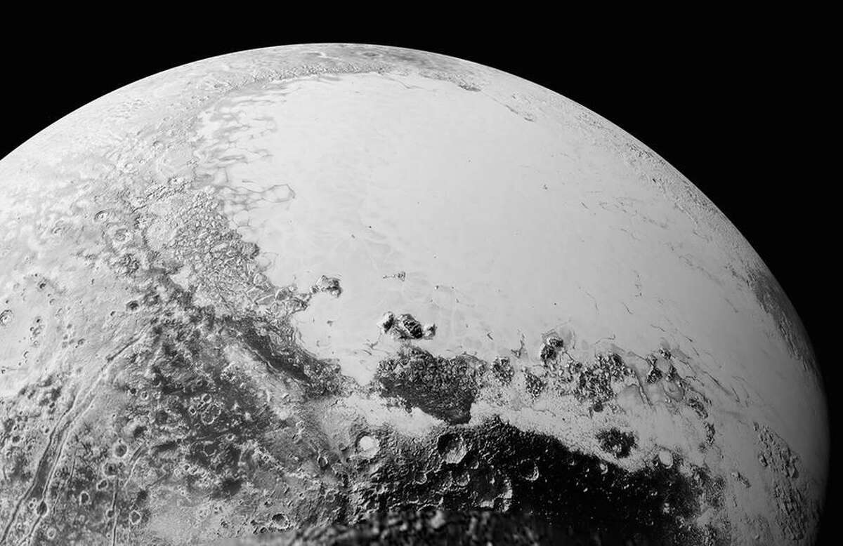 NASA pics show snail-like objects traversing Pluto