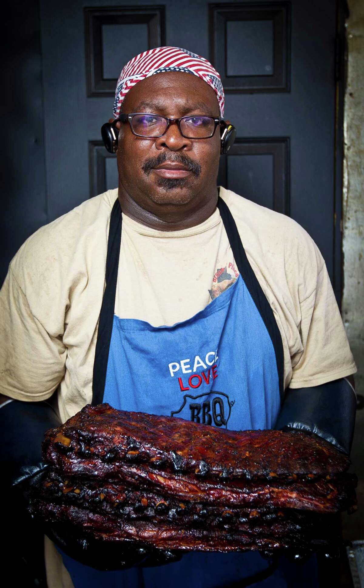 Brooks' Place BBQ backs the blue