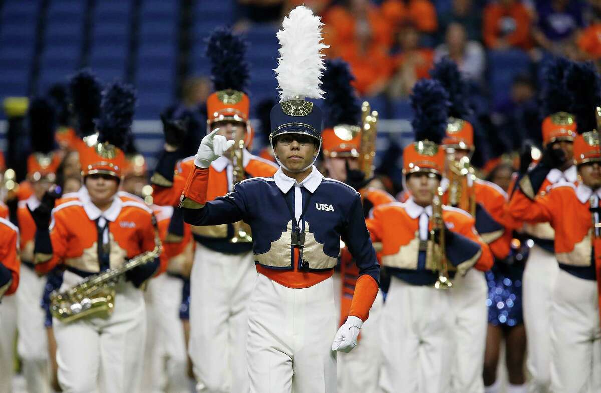 Kansas State shakes off slow start, rolls to 30-3 victory over UTSA