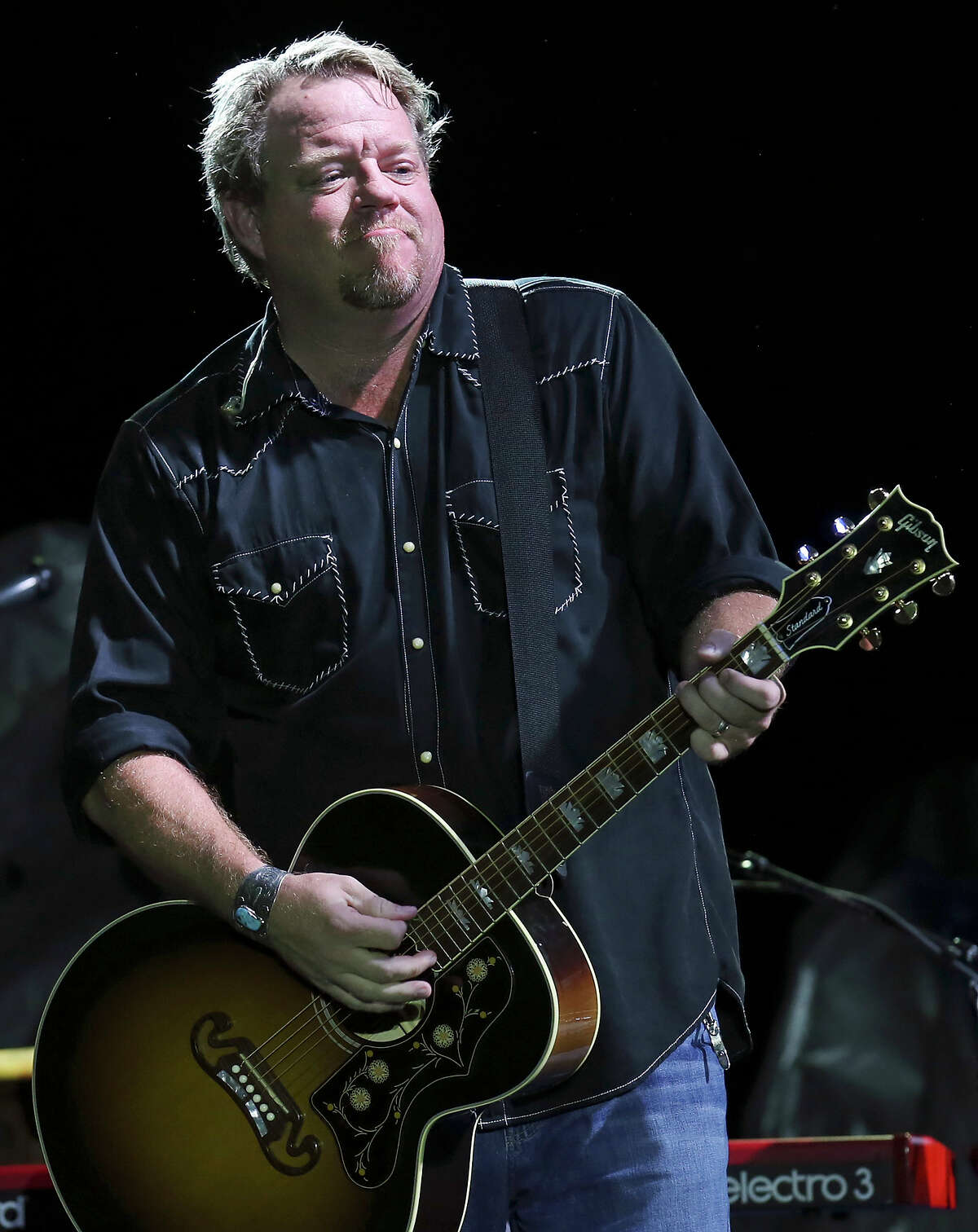 Legendary Texas singer to perform at Missions' Memorial Day game