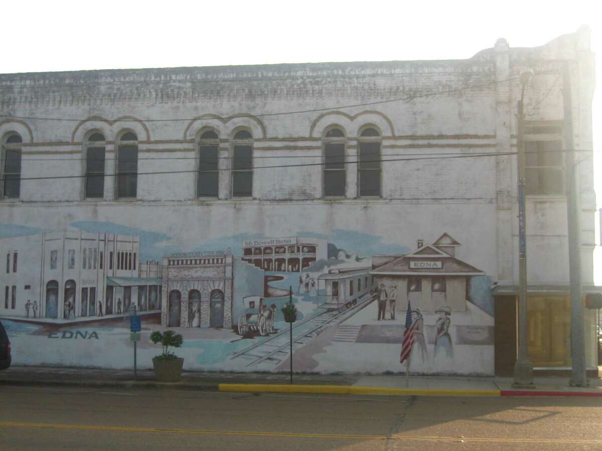 29 awesome murals in small Texas towns