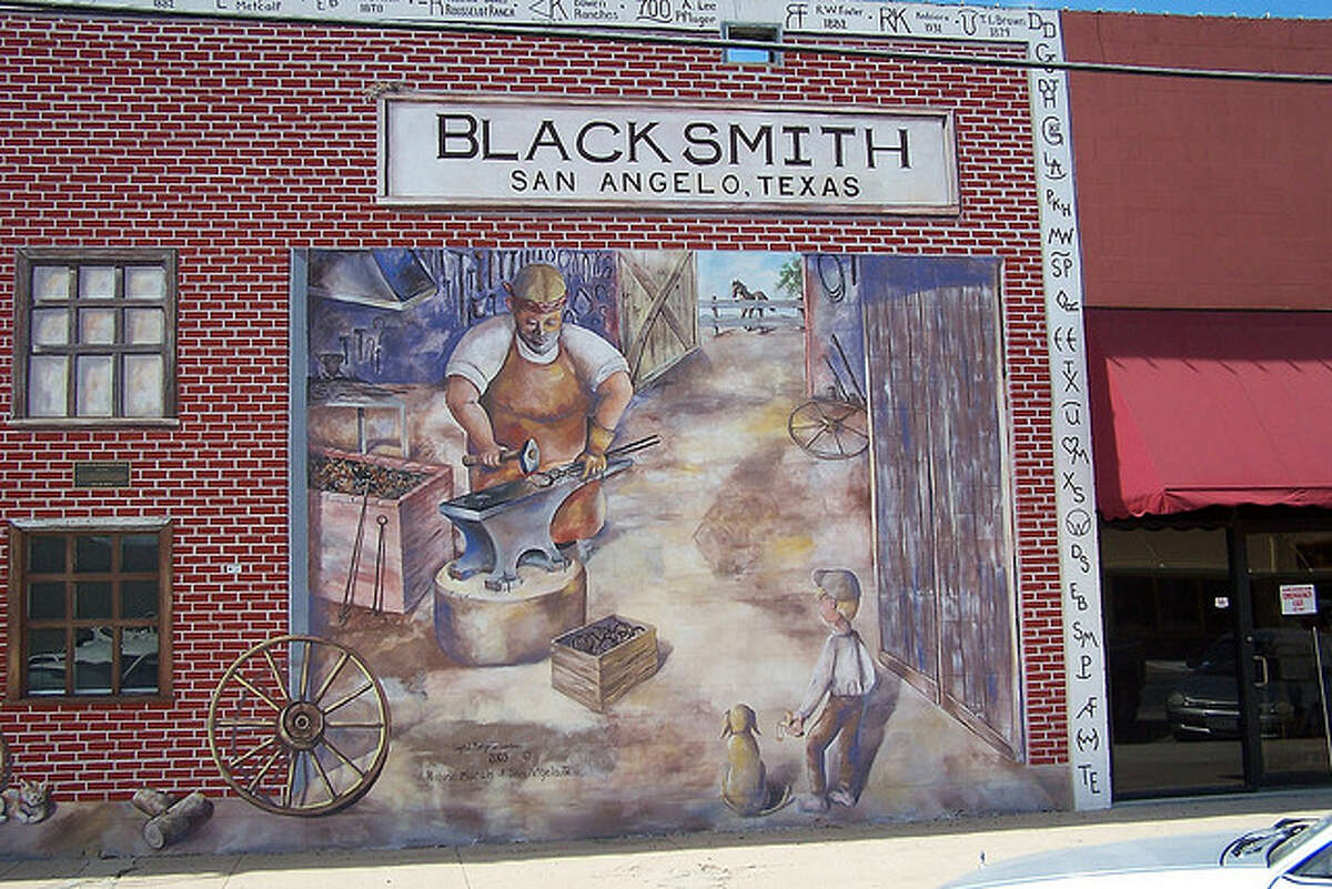 29 awesome murals in small Texas towns