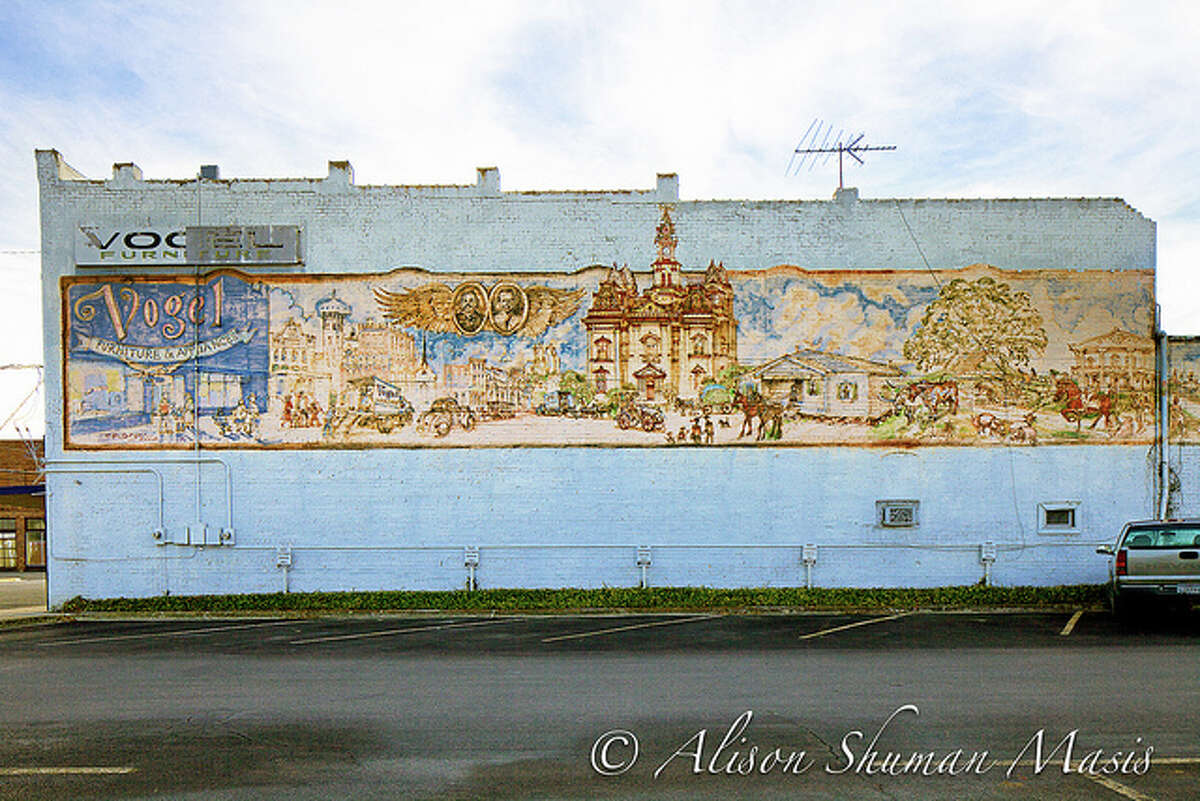 29 awesome murals in small Texas towns
