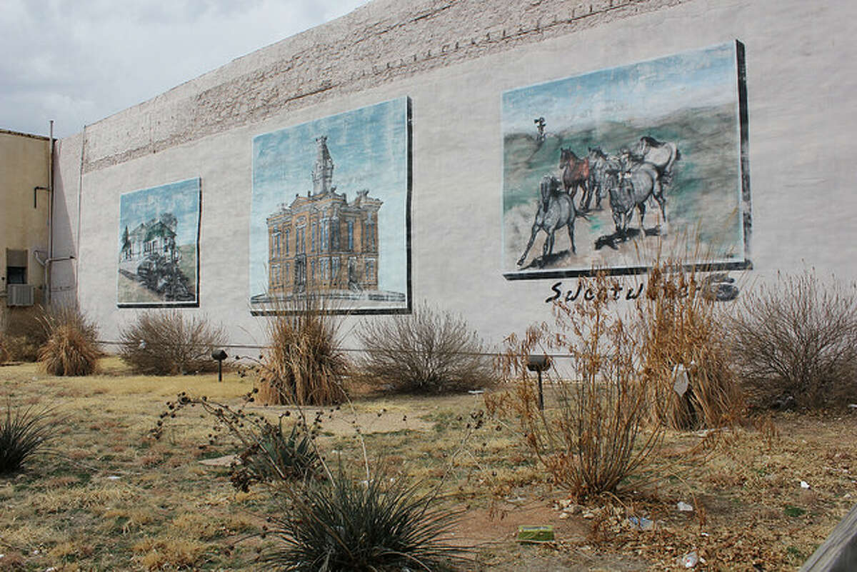 29 awesome murals in small Texas towns