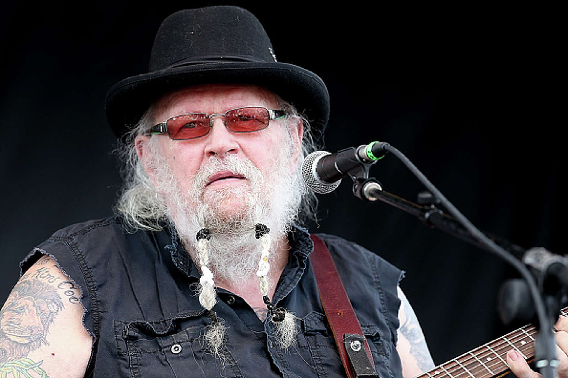 Country singer Holly Dunn, best known for 'Daddy's Hands,' dies at 59