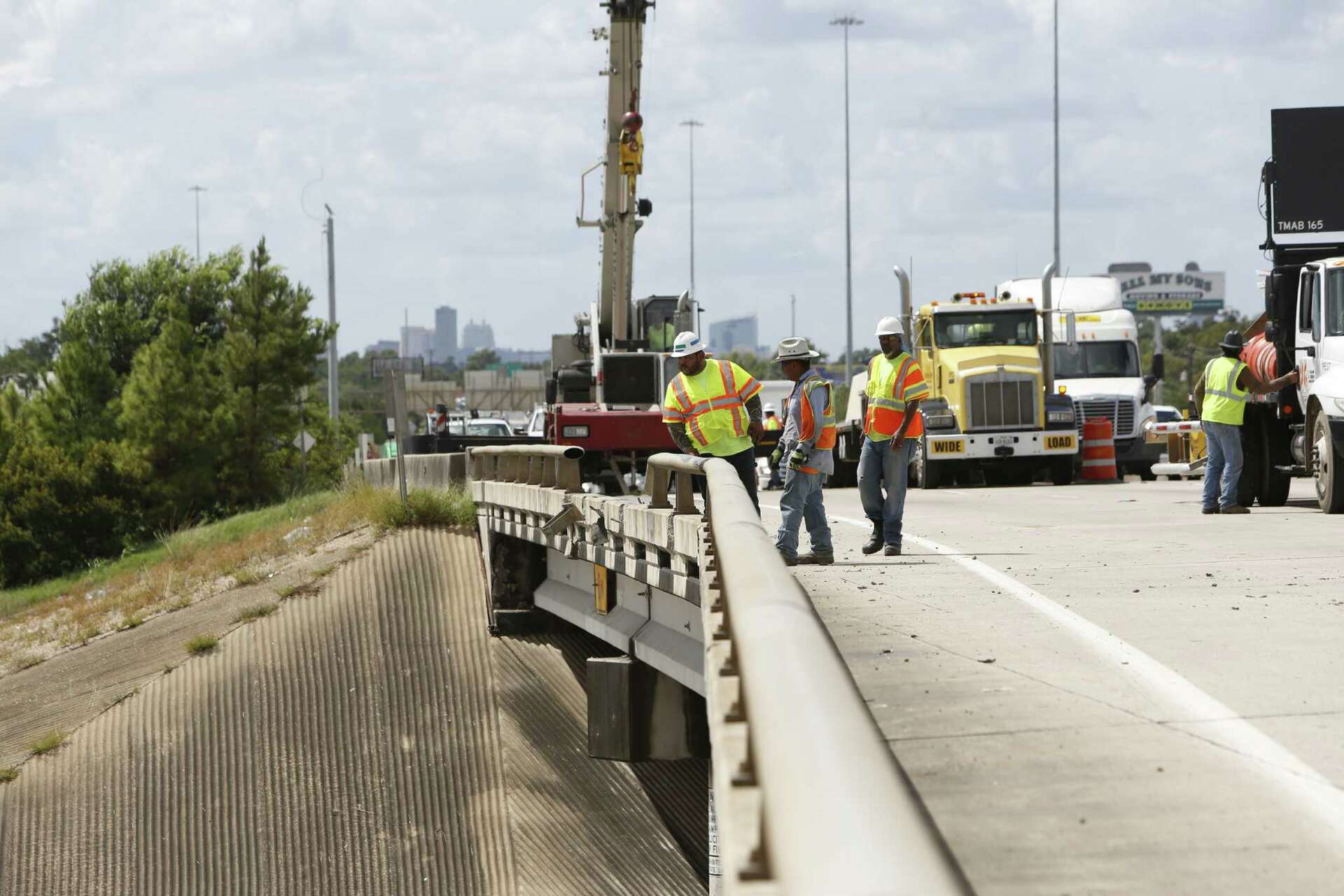 2 Houston ISD students dead, 2 others and bus driver injured as school ...