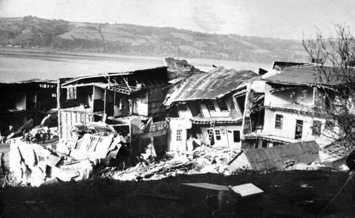 8.3 Chile quake and tsunami recalls stronger 1960 quake