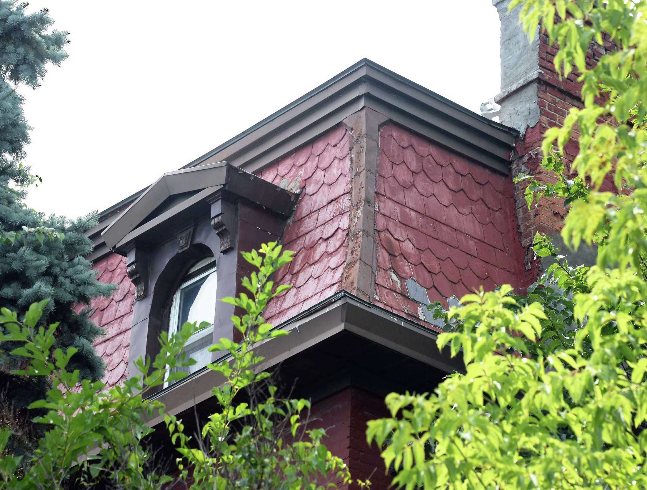 Mansard roof helps define Second Empire architecture