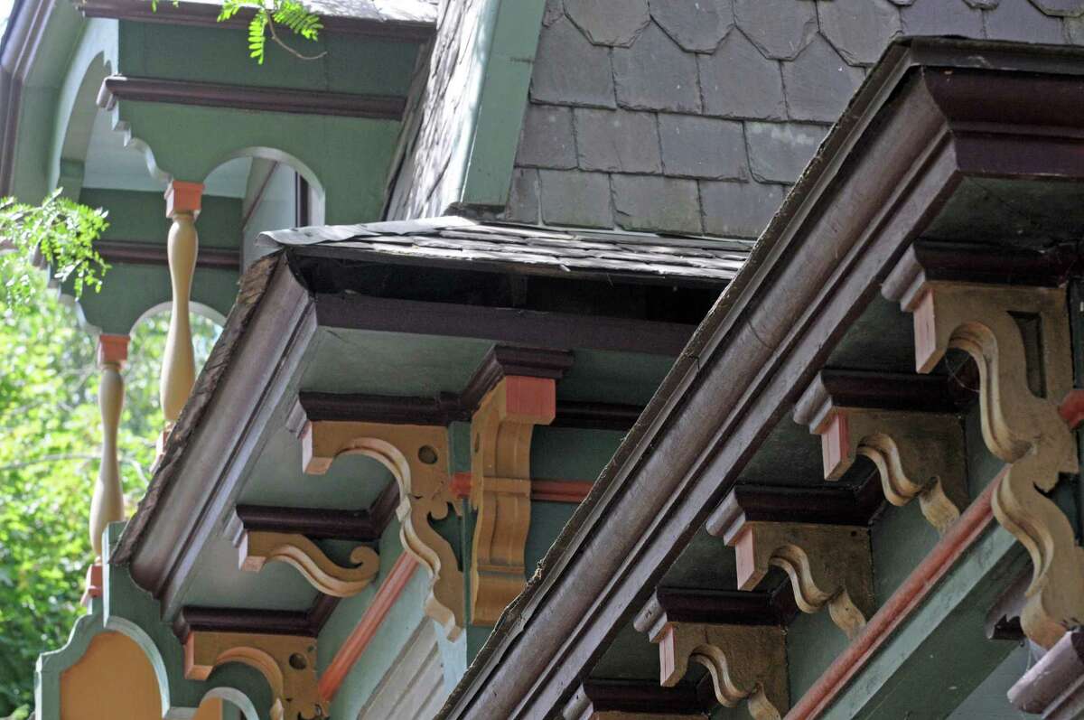 Mansard roof helps define Second Empire architecture