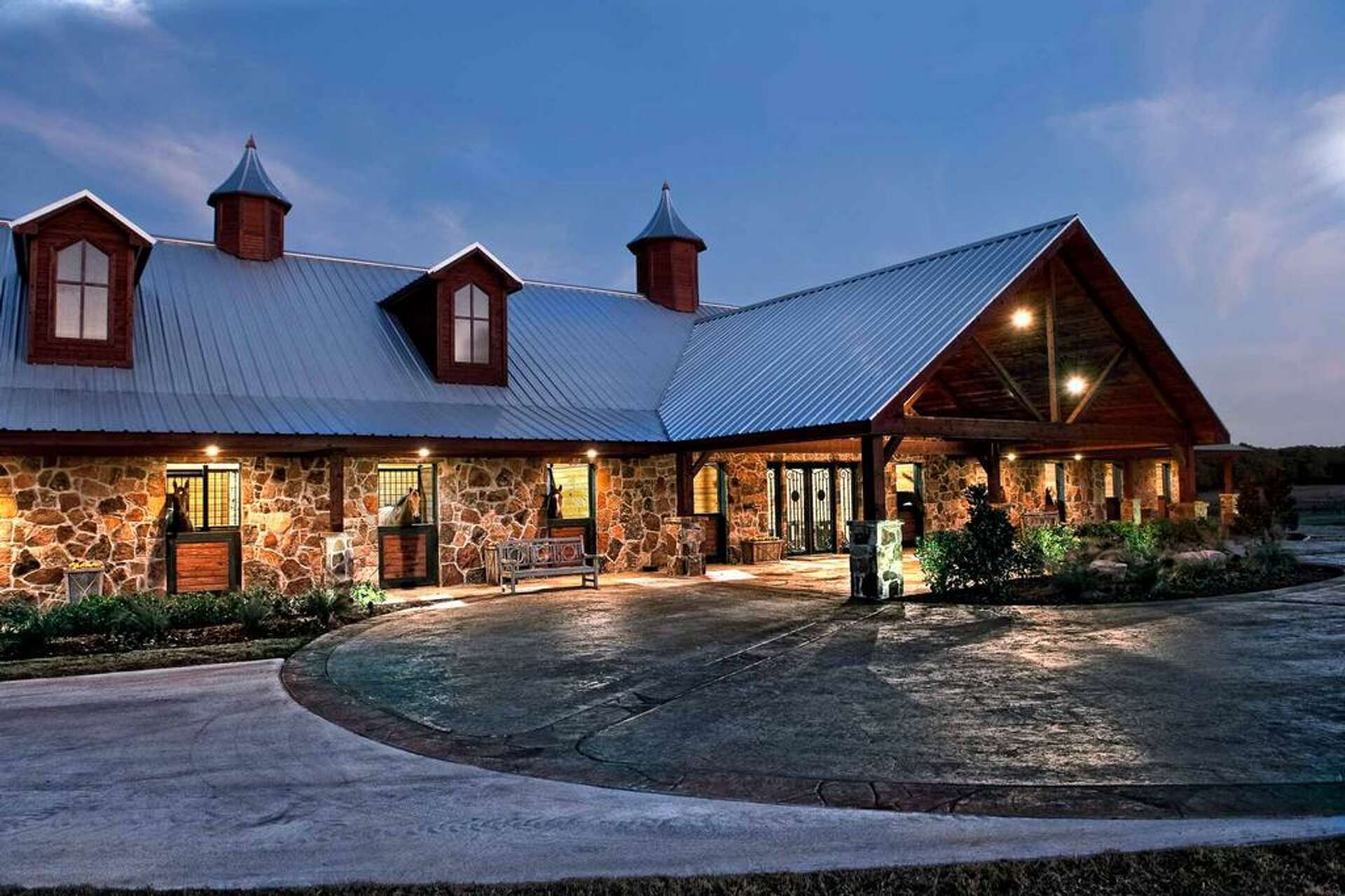 Price of Texas horse ranch drastically reduced