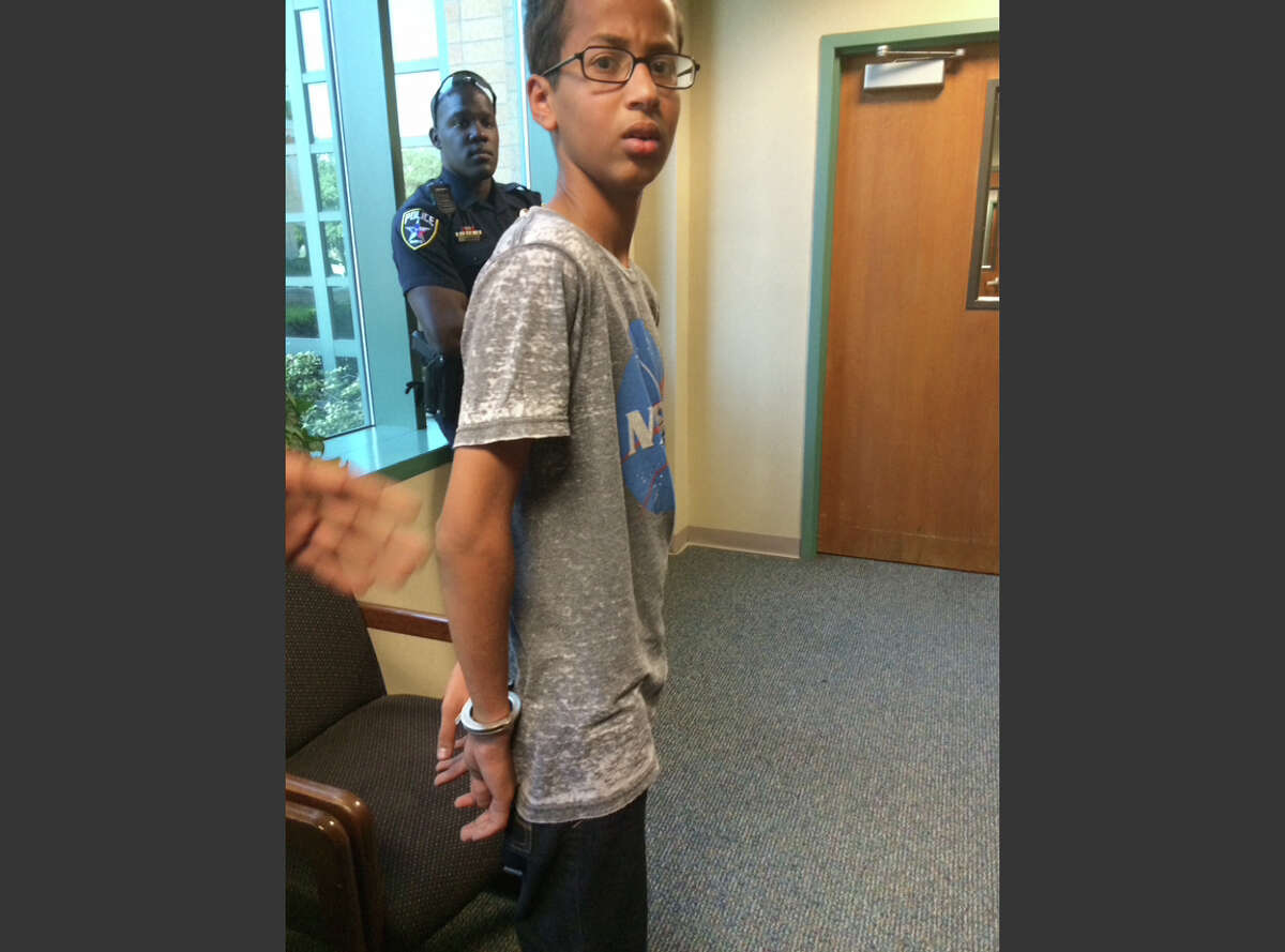 Teen clock creator Ahmed Mohamed drops in on Google