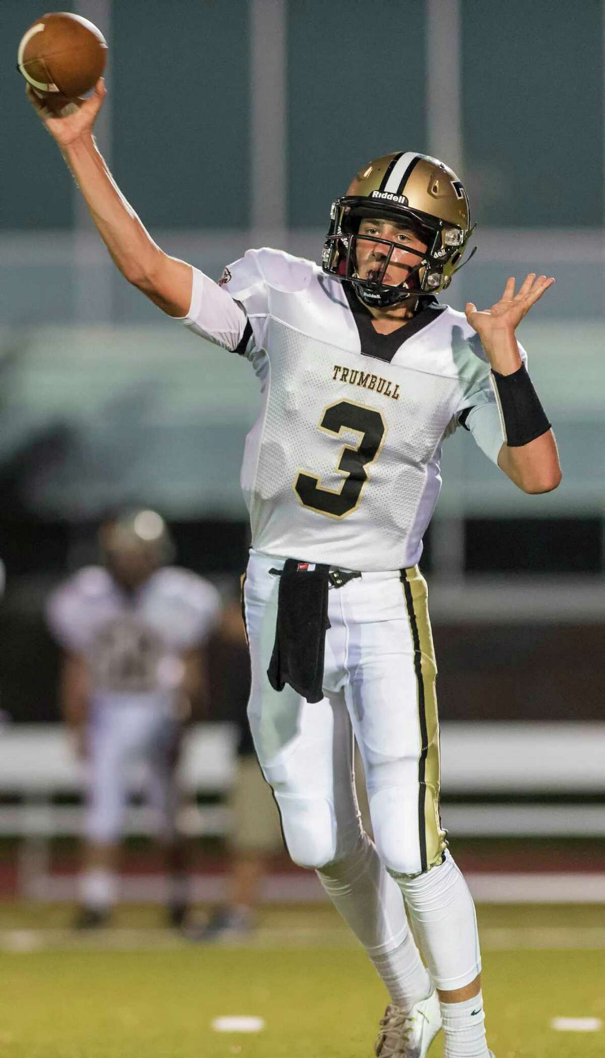 High school football: Ludlowe no match for Trumbull