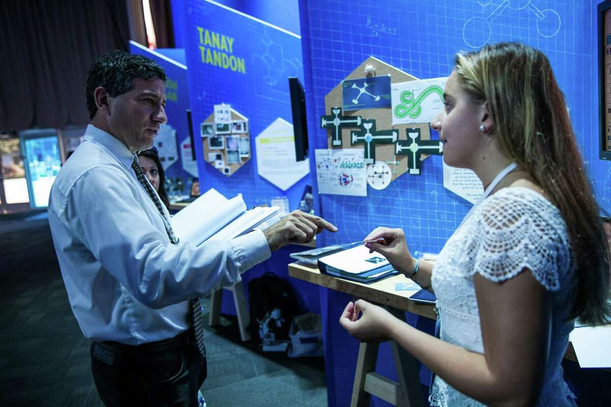 16-year-old wins Google Science Fair with Ebola test