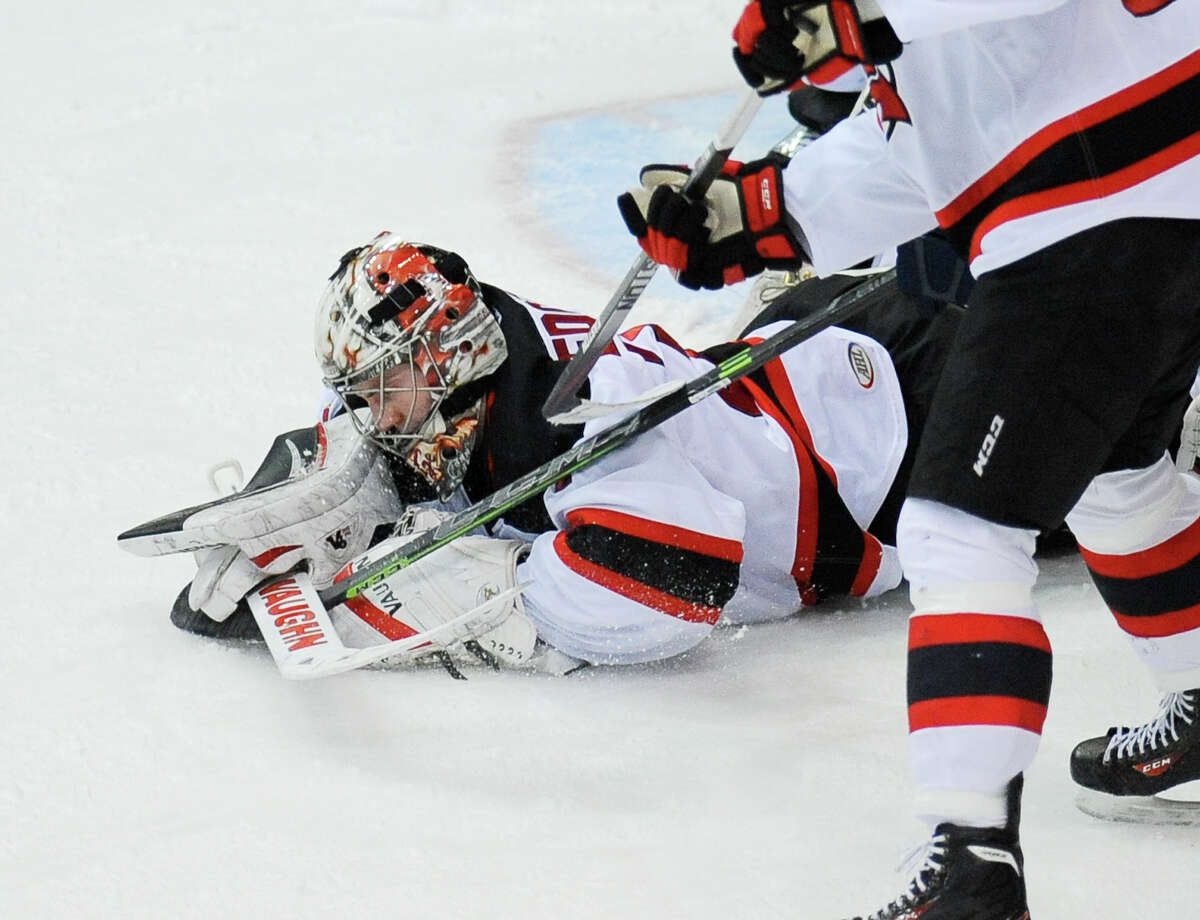 Albany Devils goalie Scott Wedgewood tries to move up depth chart