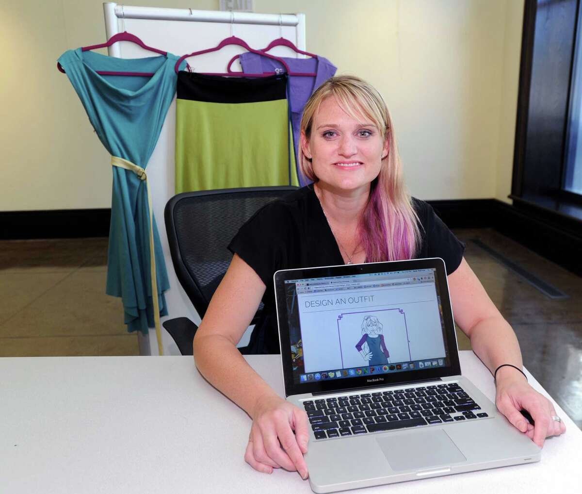 Programmer, fashion enthusiast launches design-your-own clothing site