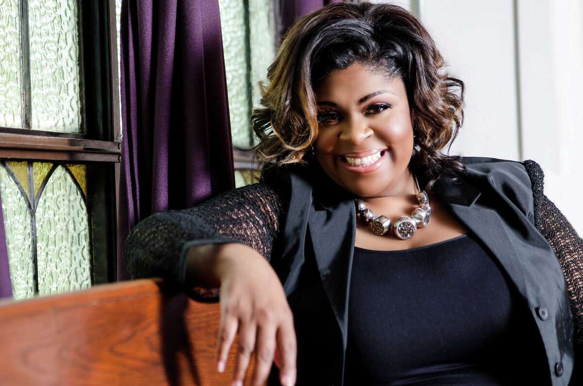 Kim Burrell sings praises in Houston