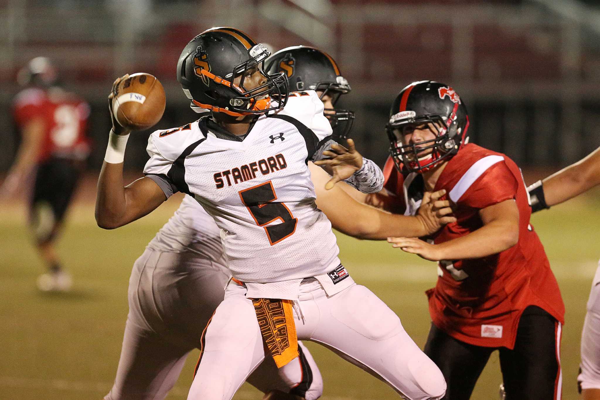High school football: Duncan stars in Stamford victory