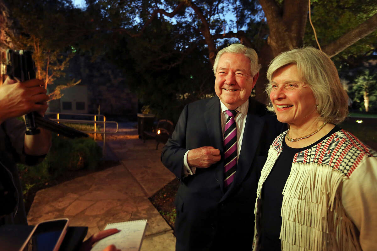 Gala marks 150 years for Express-News